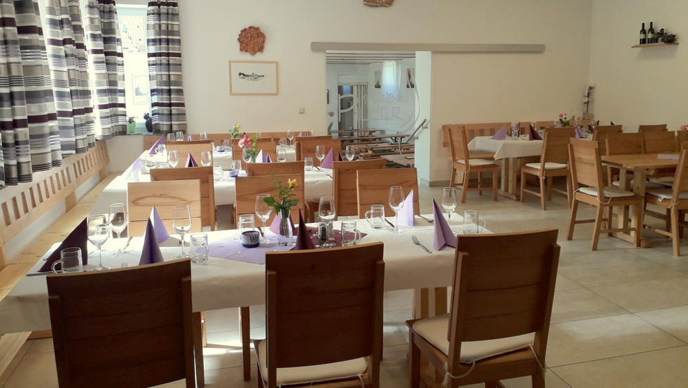 Wine Tour Wine Quarter: Lavender Heuriger Piller, Unterdürnbach - 11.04 ...