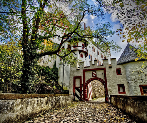 Ausstellung "Schlösser und Burgen" - Fotografien von Yu Lap Tang (Hong ...